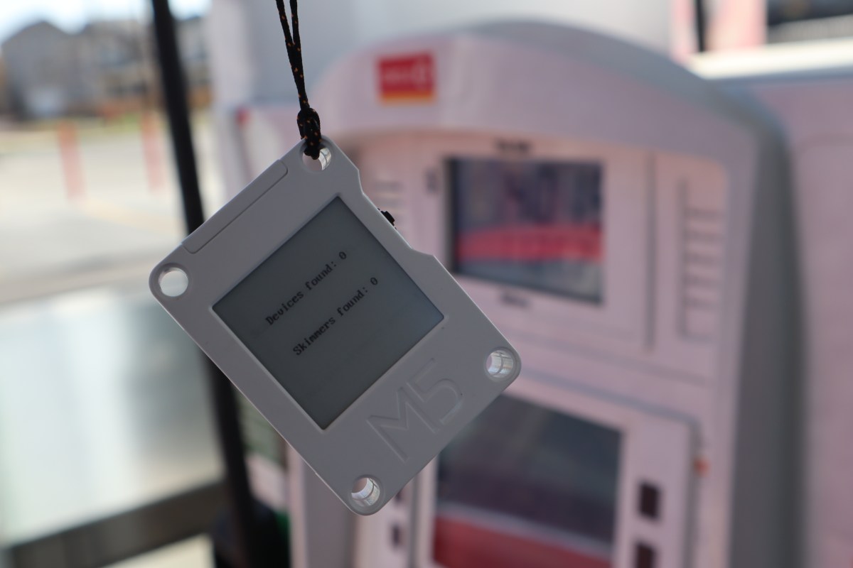 Making an E-ink ESP32 Credit Card Skimmer Detecting Keychain ...